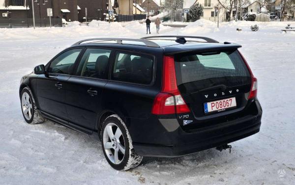 Black Volvo V70 2008 in Raseiniai, with an engine capacity of 2.40 L and mileage of 350 thousand km for 4599 €, photo 3 on AUTOMOTO.COM.LV