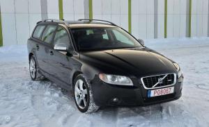 Black Volvo V70 2008 in Raseiniai, with an engine capacity of 2.40 L and mileage of 349 thousand km for 4499 €, photo 2 on AUTOMOTO.COM.LV