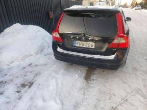 Black Volvo V70 2008 in Kaunas, with an engine capacity of 2.40 L and mileage of 284 thousand km for 2000 €, photo 6 on AUTOMOTO.COM.LV