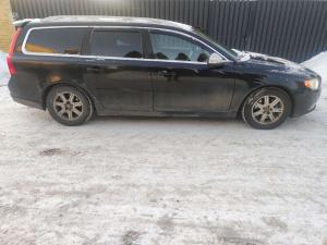 Black Volvo V70 2008 in Kaunas, with an engine capacity of 2.40 L and mileage of 284 thousand km for 2000 €, photo 7 on AUTOMOTO.COM.LV