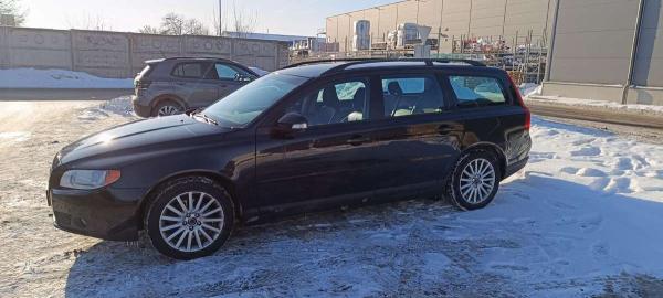 Black Volvo V70 2008 in Kaunas, with an engine capacity of 2.40 L and mileage of 371 thousand km for 1950 €, photo 2 on AUTOMOTO.COM.LV