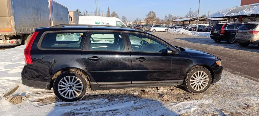 Melns Volvo V70 2008 Kauņa, ar dzinēja tilpumu 2.40 L un nobraukumu 371 tūkst. km par 1950 €, foto 3 vietnē AUTOMOTO.COM.LV