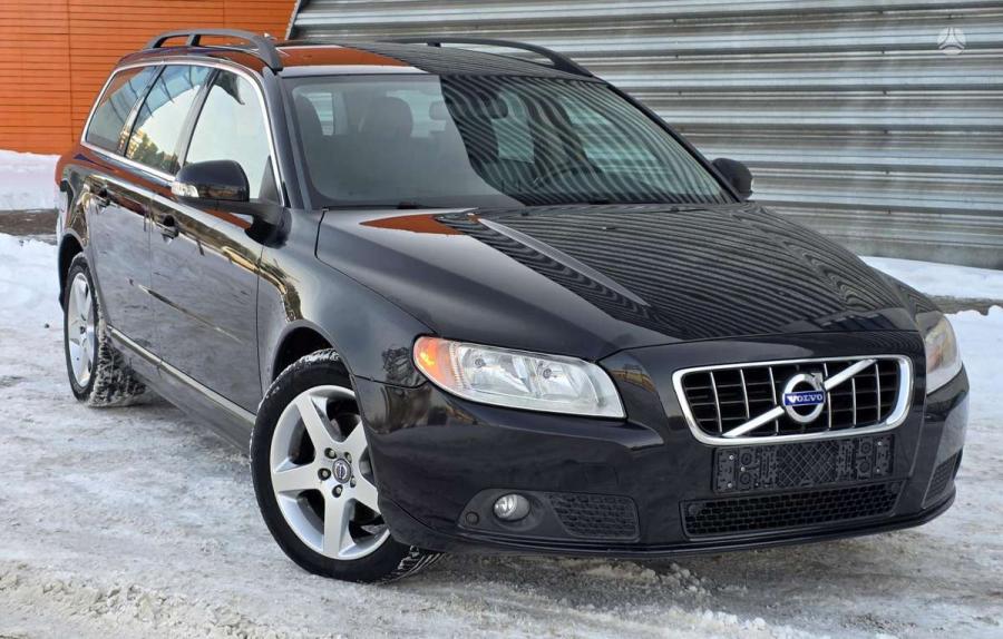 Melns Volvo V70 2008 Viļņa, ar dzinēja tilpumu 2.40 L un nobraukumu 322 tūkst. km par 4300 €, foto 1 vietnē AUTOMOTO.COM.LV