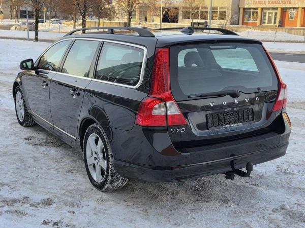 Black Volvo V70 2008 in Vilnius, with an engine capacity of 2.40 L and mileage of 322 thousand km for 4300 €, photo 4 on AUTOMOTO.COM.LV