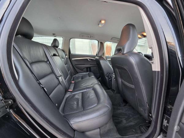Black Volvo V70 2008 in Vilnius, with an engine capacity of 2.40 L and mileage of 322 thousand km for 4300 €, photo 7 on AUTOMOTO.COM.LV