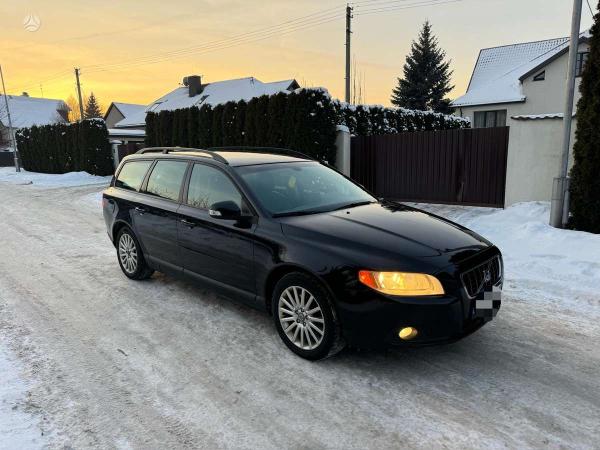 Black Volvo V70 2008 in Klaipeda, with an engine capacity of 2.40 L and mileage of 371 thousand km for 2450 €, photo 3 on AUTOMOTO.COM.LV