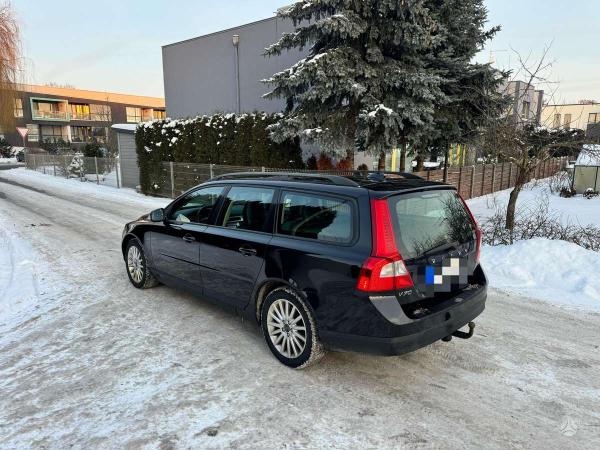 Black Volvo V70 2008 in Klaipeda, with an engine capacity of 2.40 L and mileage of 371 thousand km for 2450 €, photo 7 on AUTOMOTO.COM.LV