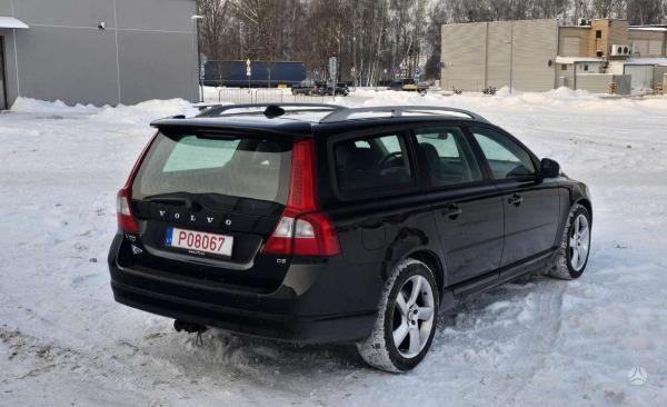Black Volvo V70 2008 in Raseiniai, with an engine capacity of 2.40 L and mileage of 348 thousand km for 3999 €, photo 3 on AUTOMOTO.COM.LV