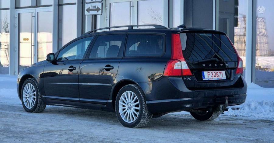 Black Volvo V70 2008 in Vilnius, with an engine capacity of 2.40 L and mileage of 281 thousand km for 3000 €, photo 3 on AUTOMOTO.COM.LV