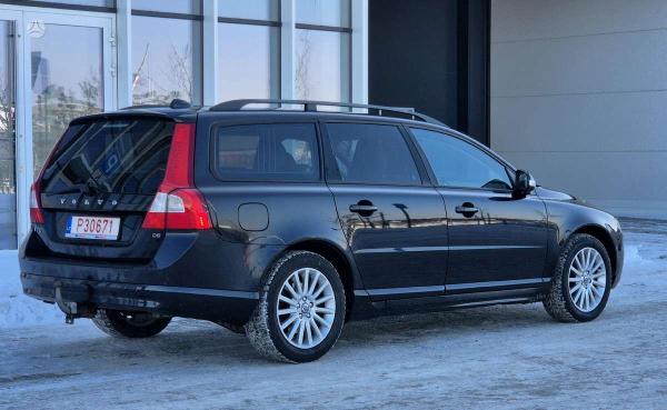 Melns Volvo V70 2008 Viļņa, ar dzinēja tilpumu 2.40 L un nobraukumu 281 tūkst. km par 3000 €, foto 4 vietnē AUTOMOTO.COM.LV