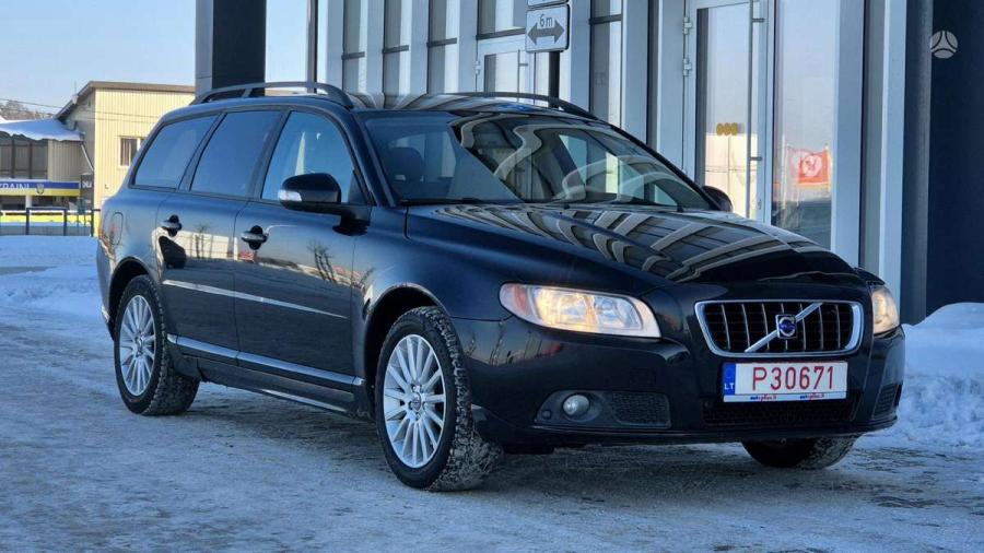 Black Volvo V70 2008 in Vilnius, with an engine capacity of 2.40 L and mileage of 281 thousand km for 3000 €, photo 5 on AUTOMOTO.COM.LV