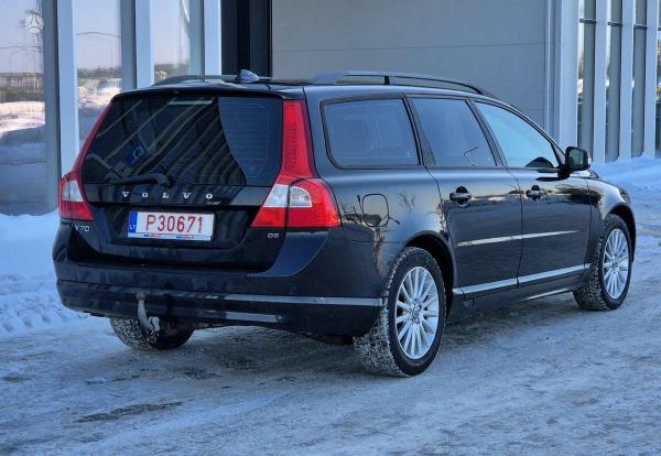 Melns Volvo V70 2008 Viļņa, ar dzinēja tilpumu 2.40 L un nobraukumu 281 tūkst. km par 3000 €, foto 6 vietnē AUTOMOTO.COM.LV
