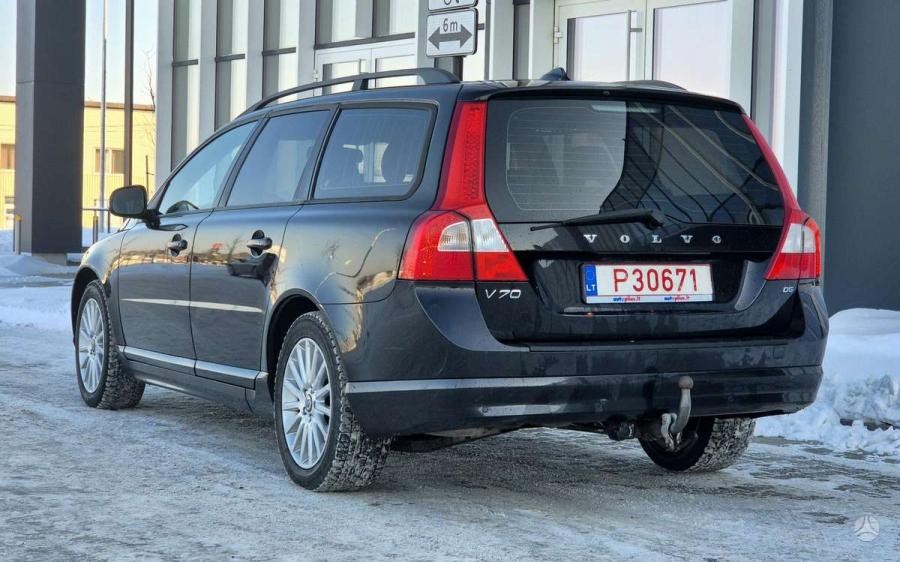 Black Volvo V70 2008 in Vilnius, with an engine capacity of 2.40 L and mileage of 281 thousand km for 3000 €, photo 7 on AUTOMOTO.COM.LV