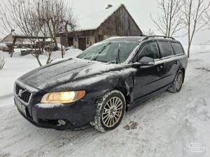 Melns Volvo V70 2008 Kretinga, ar dzinēja tilpumu 2.40 L un nobraukumu 336 tūkst. km par 1450 €, foto  vietnē AUTOMOTO.COM.LV