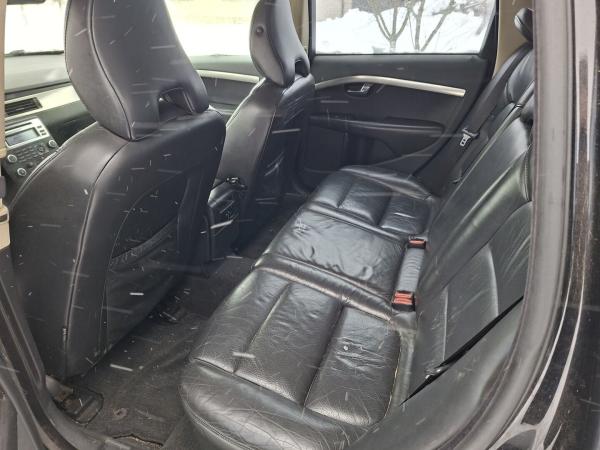 Black Volvo V70 2008 in Kretinga, with an engine capacity of 2.40 L and mileage of 336 thousand km for 1450 €, photo 10 on AUTOMOTO.COM.LV