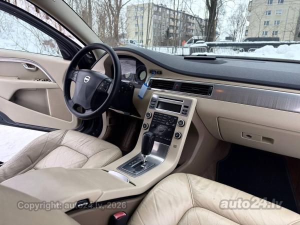 Black Volvo V70 2008 in Tallinn, with an engine capacity of 2.40 L and mileage of 296 thousand km for 3499 €, photo 12 on AUTOMOTO.COM.LV