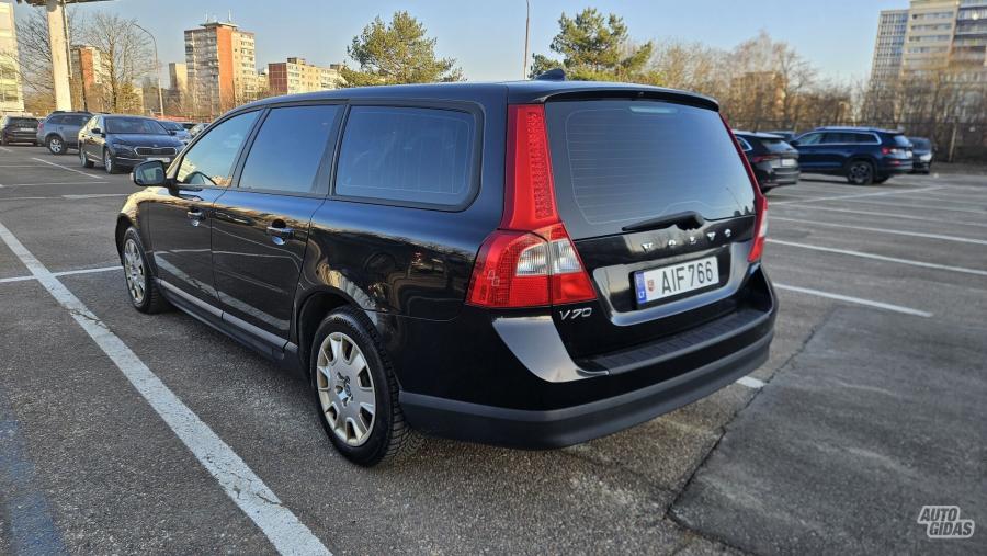 Melns Volvo V70 2008 Viļņa, ar dzinēja tilpumu 2.50 L un nobraukumu 251 tūkst. km par 2500 €, foto 5 vietnē AUTOMOTO.COM.LV