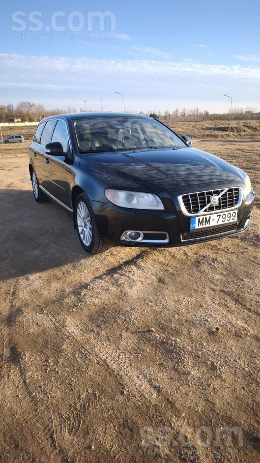 Black Volvo V70 2008 in Daugavpils, with an engine capacity of 2.40 L and mileage of 318 thousand km for 4500 €, photo 1 on AUTOMOTO.COM.LV
