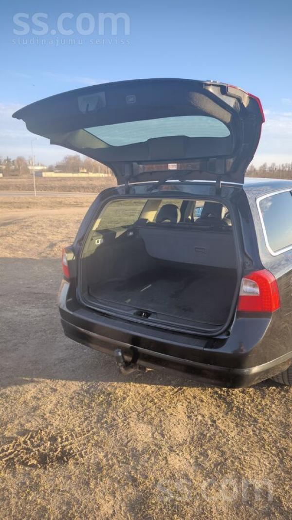Melns Volvo V70 2008 Daugavpils, ar dzinēja tilpumu 2.40 L un nobraukumu 318 tūkst. km par 4500 €, foto 3 vietnē AUTOMOTO.COM.LV