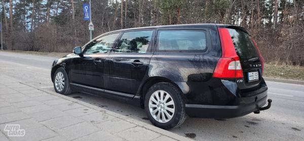 Black Volvo V70 2008 in Vilnius, with an engine capacity of 2.40 L and mileage of 418 thousand km for 2000 €, photo 4 on AUTOMOTO.COM.LV