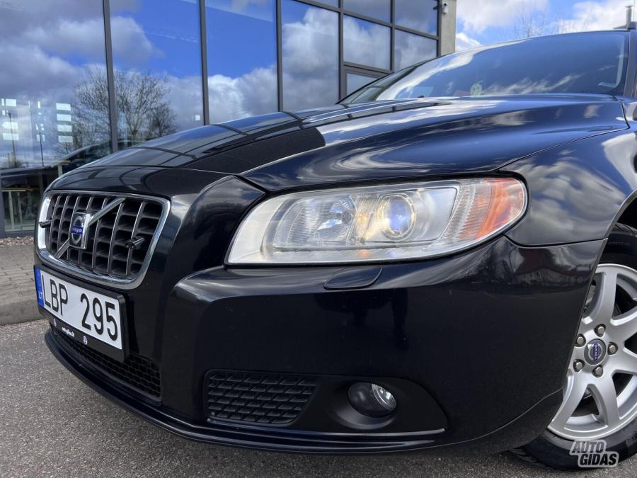 Melns Volvo V70 2008 Alīta, ar dzinēja tilpumu 2.40 L un nobraukumu 373 tūkst. km par 3850 €, foto 5 vietnē AUTOMOTO.COM.LV