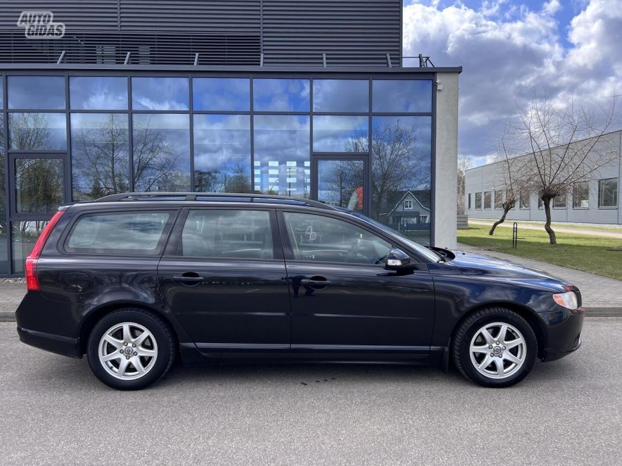 Melns Volvo V70 2008 Alīta, ar dzinēja tilpumu 2.40 L un nobraukumu 373 tūkst. km par 3850 €, foto 10 vietnē AUTOMOTO.COM.LV