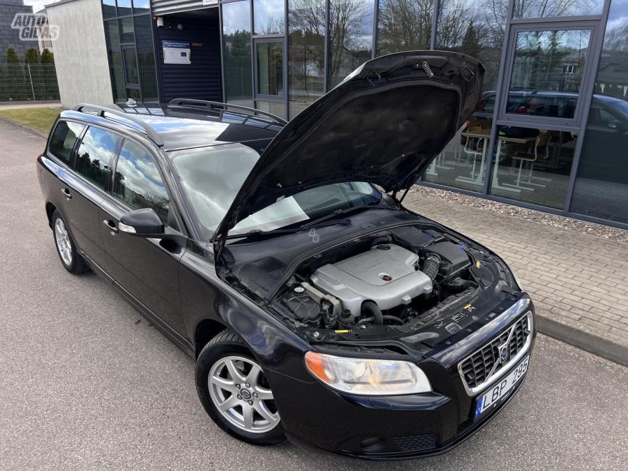 Melns Volvo V70 2008 Alīta, ar dzinēja tilpumu 2.40 L un nobraukumu 373 tūkst. km par 3850 €, foto 13 vietnē AUTOMOTO.COM.LV