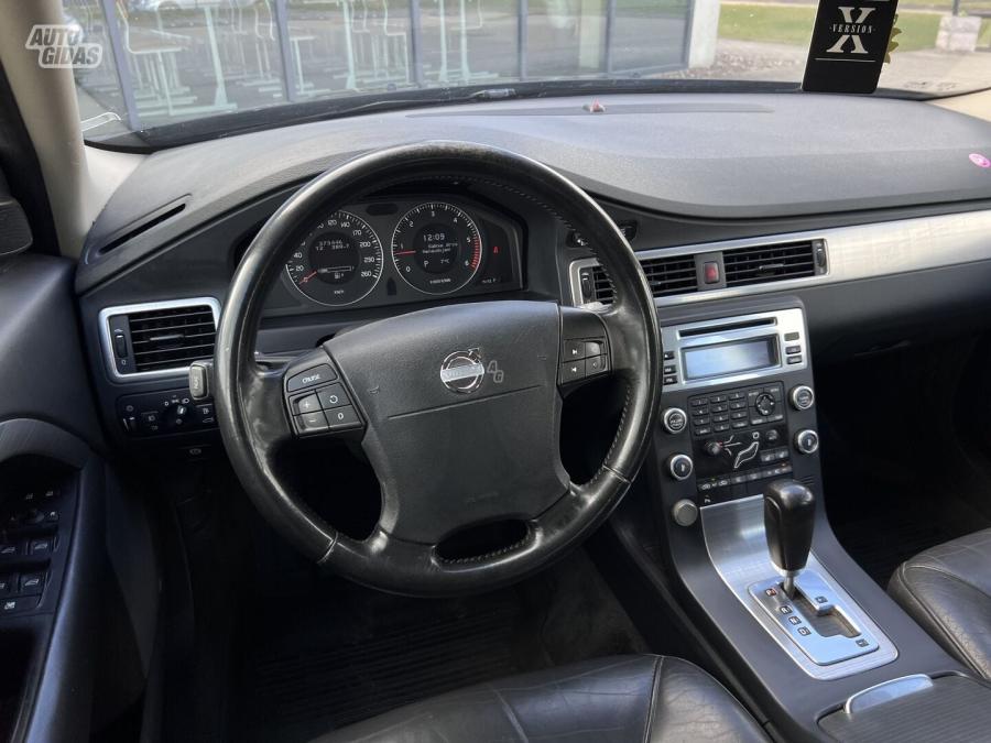 Melns Volvo V70 2008 Alīta, ar dzinēja tilpumu 2.40 L un nobraukumu 373 tūkst. km par 3850 €, foto 19 vietnē AUTOMOTO.COM.LV