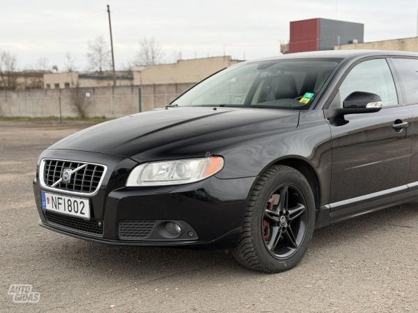Black Volvo V70 2008 in Mazeikiai, with an engine capacity of 2.40 L and mileage of 344 thousand km for 4900 €, photo 5 on AUTOMOTO.COM.LV