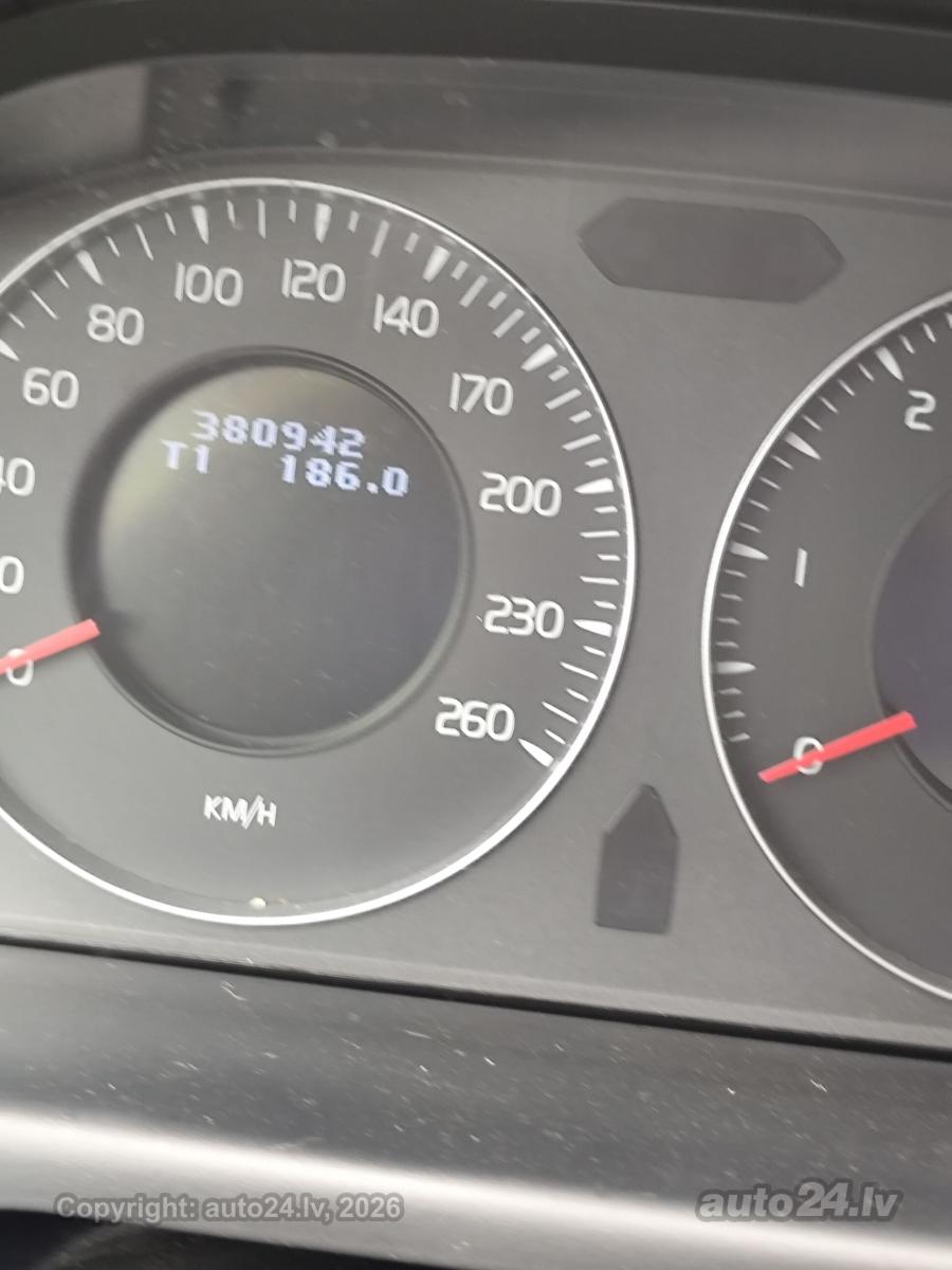 Melns Volvo V70 2008 Veru, ar dzinēja tilpumu 2.40 L un nobraukumu 0 tūkst. km par 4100 €, foto 11 vietnē AUTOMOTO.COM.LV