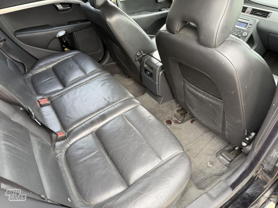 Black Volvo V70 2008 in Silute, with an engine capacity of 2.40 L and mileage of 337 thousand km for 2900 €, photo 10 on AUTOMOTO.COM.LV