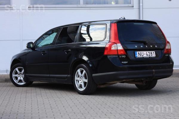 Black Volvo V70 2008 in Riga, with an engine capacity of 2.00 L and mileage of 0 thousand km for 2995 €, photo 4 on AUTOMOTO.COM.LV
