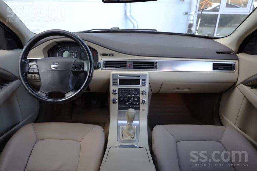Black Volvo V70 2008 in Riga, with an engine capacity of 2.00 L and mileage of 0 thousand km for 2995 €, photo 7 on AUTOMOTO.COM.LV