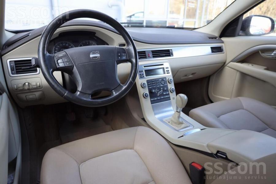 Black Volvo V70 2008 in Riga, with an engine capacity of 2.00 L and mileage of 0 thousand km for 2995 €, photo 8 on AUTOMOTO.COM.LV