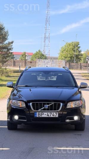 Melns Volvo V70 2008 Ventspils, ar dzinēja tilpumu 2.40 L un nobraukumu 288 tūkst. km par 4100 €, foto  vietnē AUTOMOTO.COM.LV