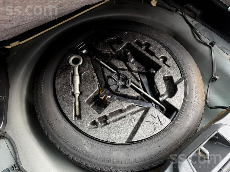Melns Volvo V70 2008 Tukums, ar dzinēja tilpumu 2.40 L un nobraukumu 336 tūkst. km par 2500 €, foto 12 vietnē AUTOMOTO.COM.LV
