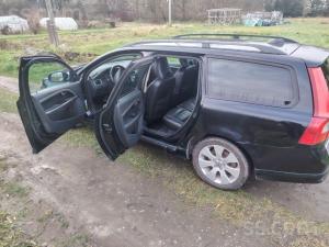 Melns Volvo V70 2008 Rīga, ar dzinēja tilpumu 2.40 L un nobraukumu 425 tūkst. km par 2099 €, foto 5 vietnē AUTOMOTO.COM.LV