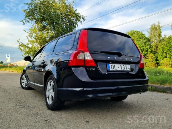 Black Volvo V70 2008 in Riga, with an engine capacity of 2.40 L and mileage of 392 thousand km for 2700 €, photo 4 on AUTOMOTO.COM.LV