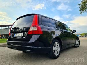 Black Volvo V70 2008 in Riga, with an engine capacity of 2.40 L and mileage of 392 thousand km for 2700 €, photo 6 on AUTOMOTO.COM.LV