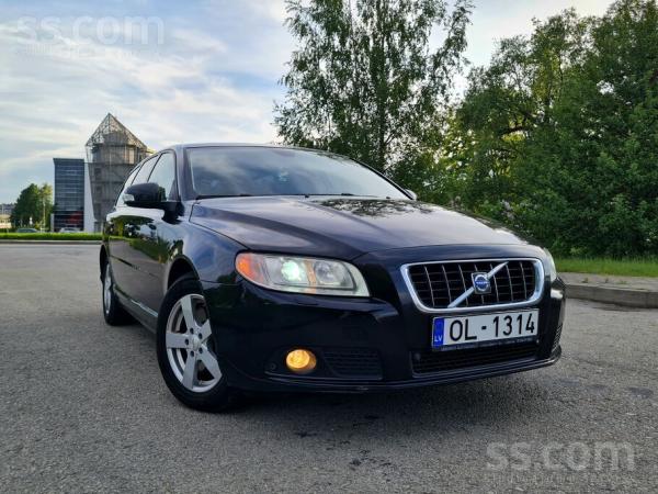 Black Volvo V70 2008 in Riga, with an engine capacity of 2.40 L and mileage of 392 thousand km for 2700 €, photo 8 on AUTOMOTO.COM.LV