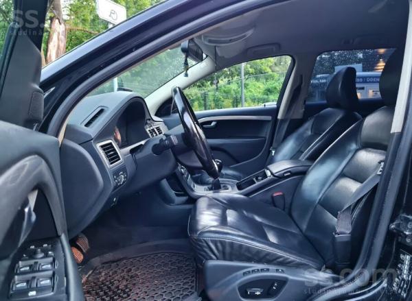 Black Volvo V70 2008 in Riga, with an engine capacity of 2.40 L and mileage of 392 thousand km for 2700 €, photo 9 on AUTOMOTO.COM.LV