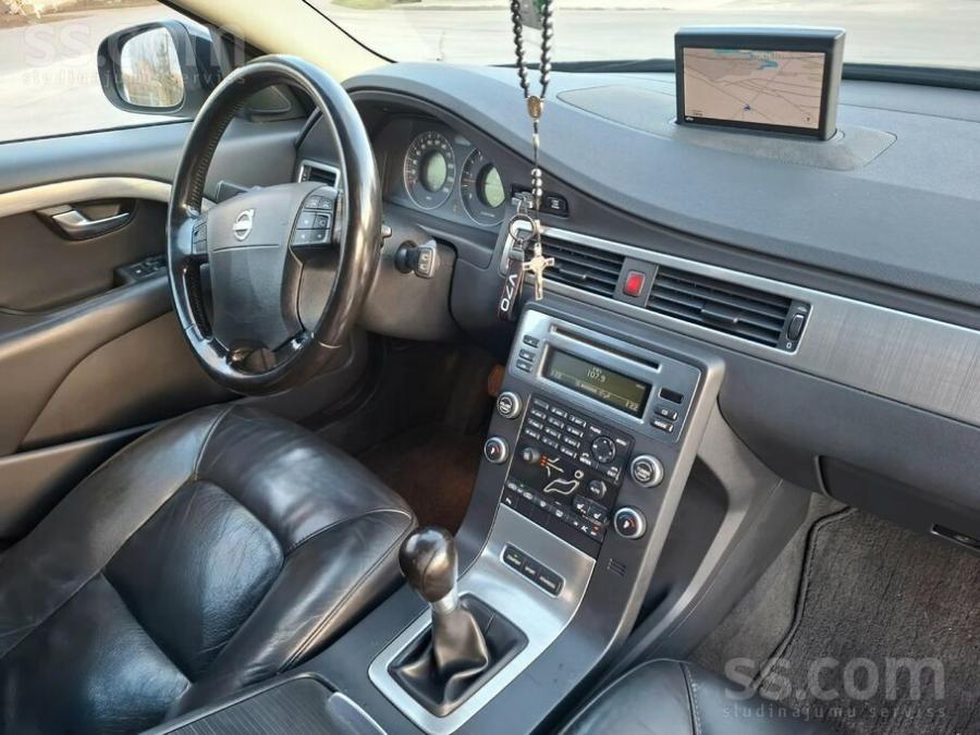 Black Volvo V70 2008 in Riga, with an engine capacity of 2.40 L and mileage of 392 thousand km for 2700 €, photo 13 on AUTOMOTO.COM.LV