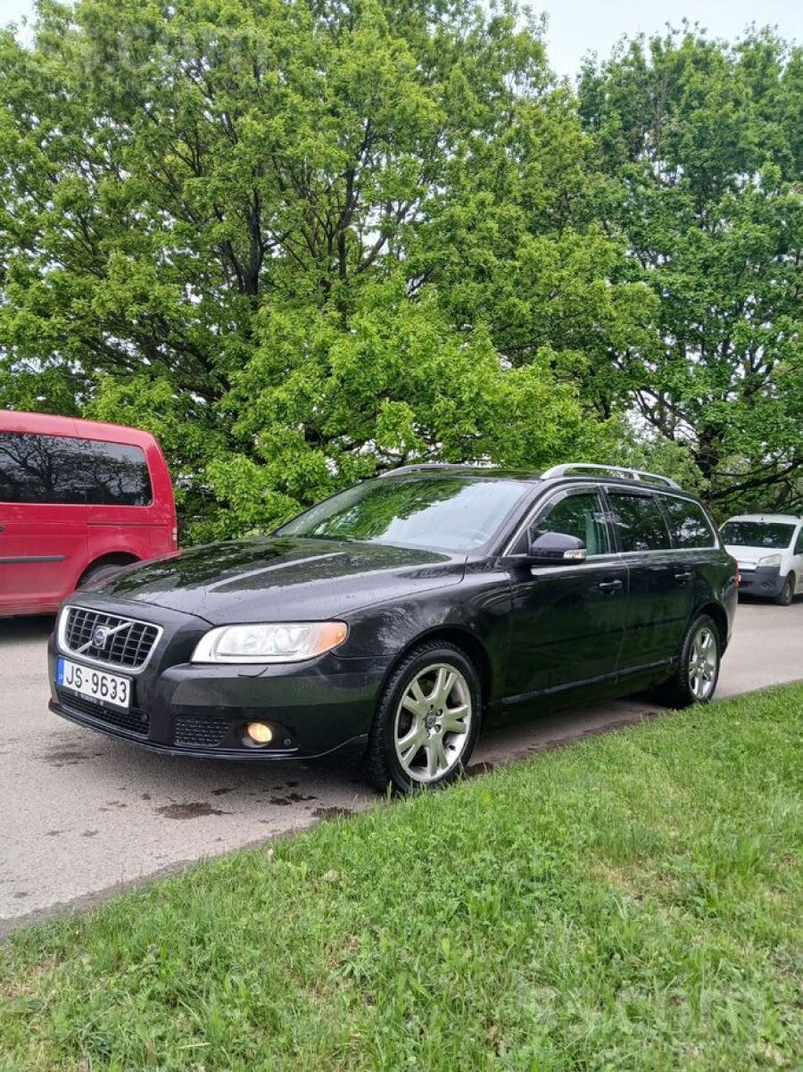 Melns Volvo V70 2008 Rīga, ar dzinēja tilpumu 2.40 L un nobraukumu 482 tūkst. km par 2200 €, foto 3 vietnē AUTOMOTO.COM.LV