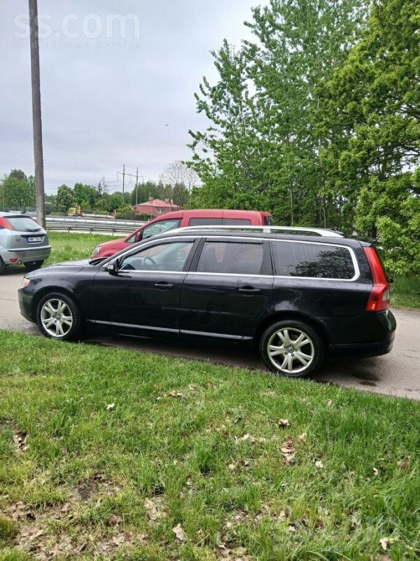 Melns Volvo V70 2008 Rīga, ar dzinēja tilpumu 2.40 L un nobraukumu 482 tūkst. km par 2200 €, foto 3 vietnē AUTOMOTO.COM.LV