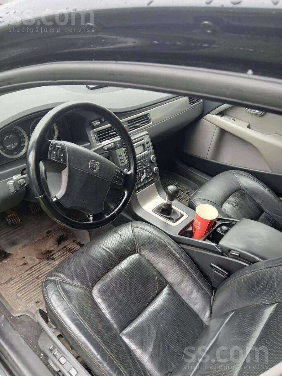 Melns Volvo V70 2008 Rīga, ar dzinēja tilpumu 2.40 L un nobraukumu 482 tūkst. km par 2200 €, foto 9 vietnē AUTOMOTO.COM.LV