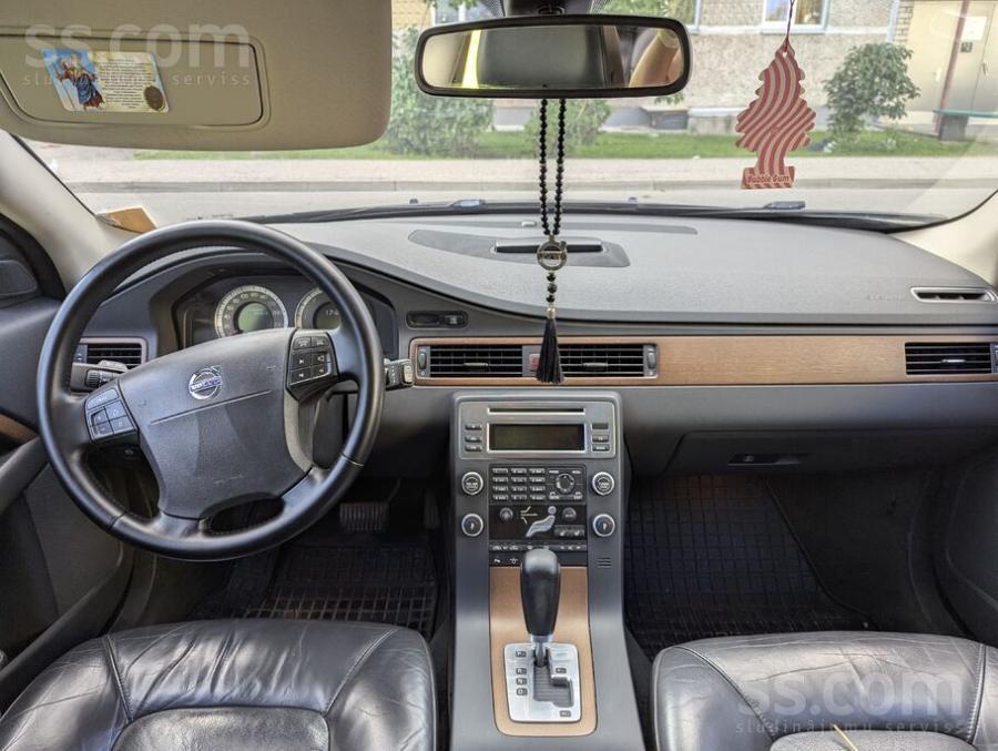 Melns Volvo V70 2008 Daugavpils, ar dzinēja tilpumu 2.40 L un nobraukumu 320 tūkst. km par 4000 €, foto 5 vietnē AUTOMOTO.COM.LV