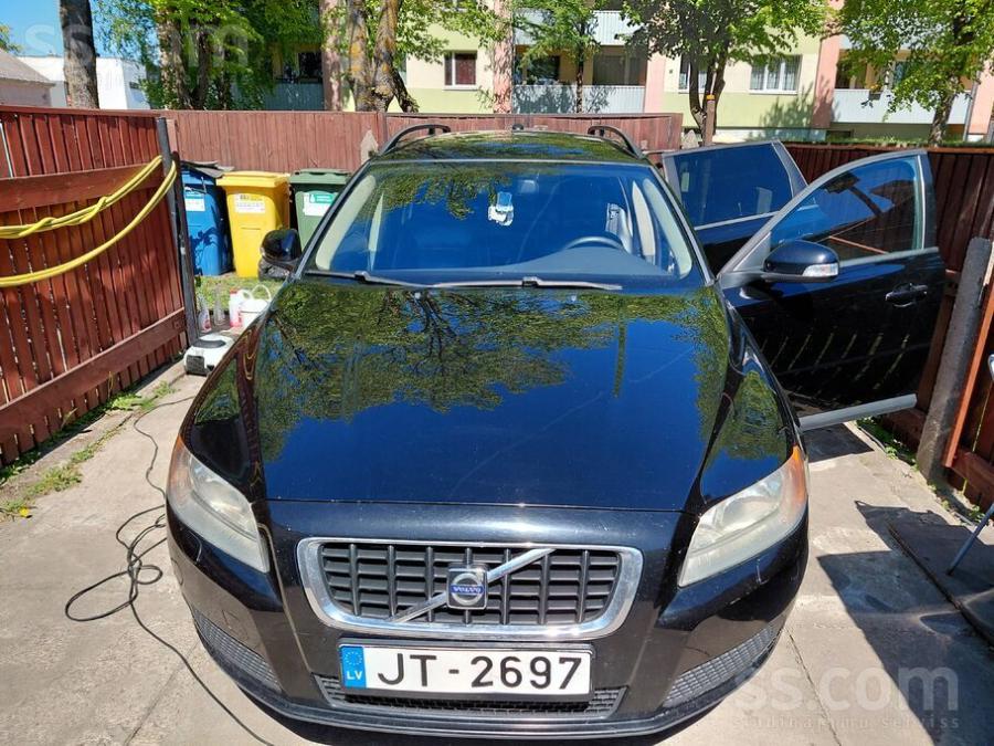Черный Вольво В70 2008 в Лиепая, объемом двигателя 2.50 л и пробегом 403 тыс. км за 2770 €, фото 1 на AUTOMOTO.COM.LV