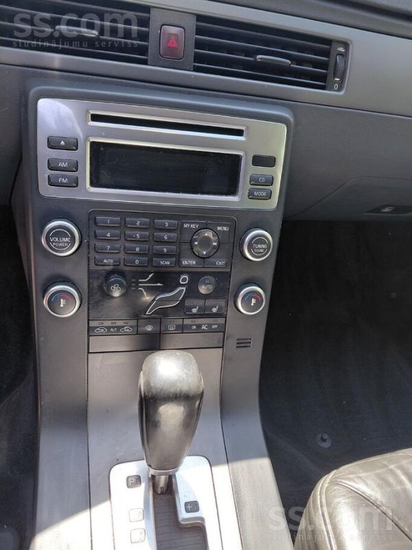 Melns Volvo V70 2008 Liepāja, ar dzinēja tilpumu 2.50 L un nobraukumu 403 tūkst. km par 2770 €, foto 7 vietnē AUTOMOTO.COM.LV