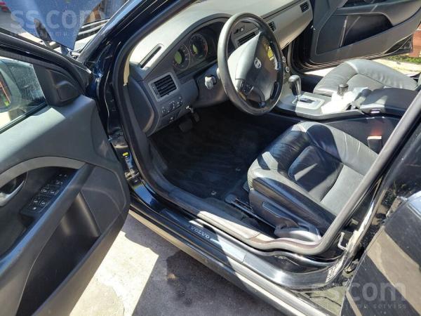 Melns Volvo V70 2008 Liepāja, ar dzinēja tilpumu 2.50 L un nobraukumu 403 tūkst. km par 2770 €, foto 9 vietnē AUTOMOTO.COM.LV