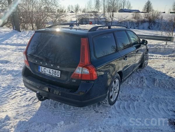 Black Volvo V70 2008 in Riga, with an engine capacity of 2.50 L and mileage of 375 thousand km for 2290 €, photo 3 on AUTOMOTO.COM.LV